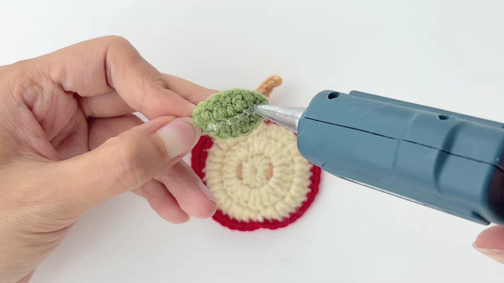 Crochet Apple Applique Free Pattern - Hookok