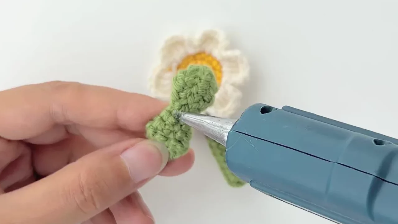 Crochet White Sunflower Applique Free Pattern - Hookok