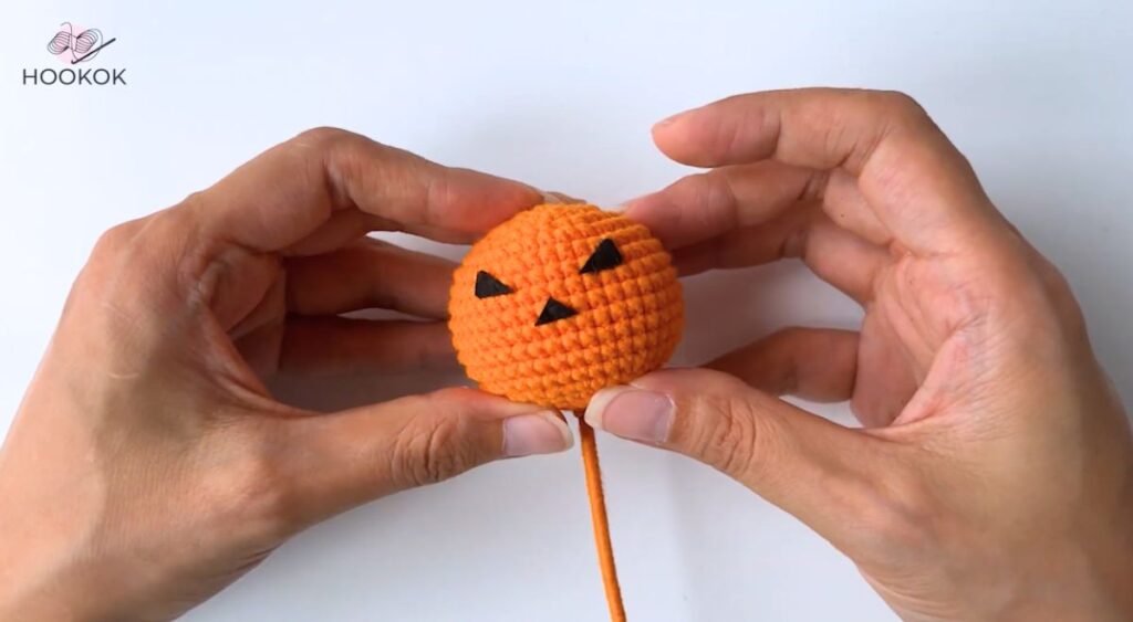 Crochet Halloween Devil Pumpkin - Free Pattern - Hookok
