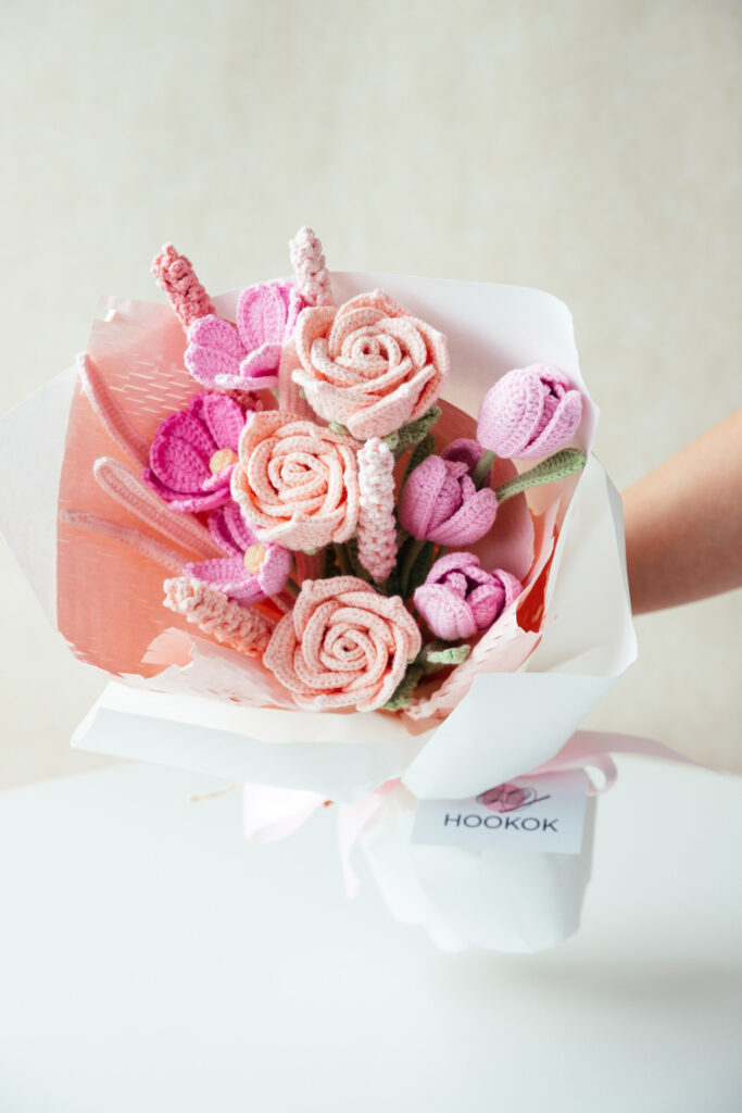 HOOKOK Bouquet – Pink Small Thai Rose Bouquet (14 pieces) - Hookok