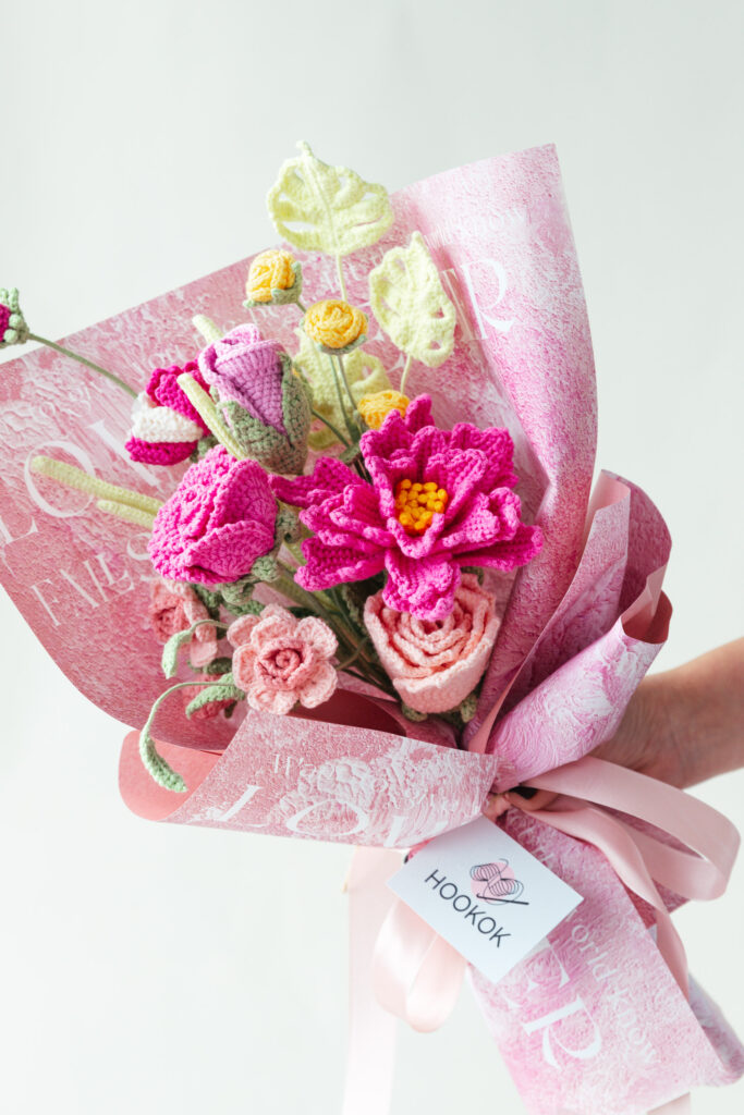 HOOKOK Bouquet – Rose Red Couture Rose Tilia Bouquet (10 pieces) - Hookok