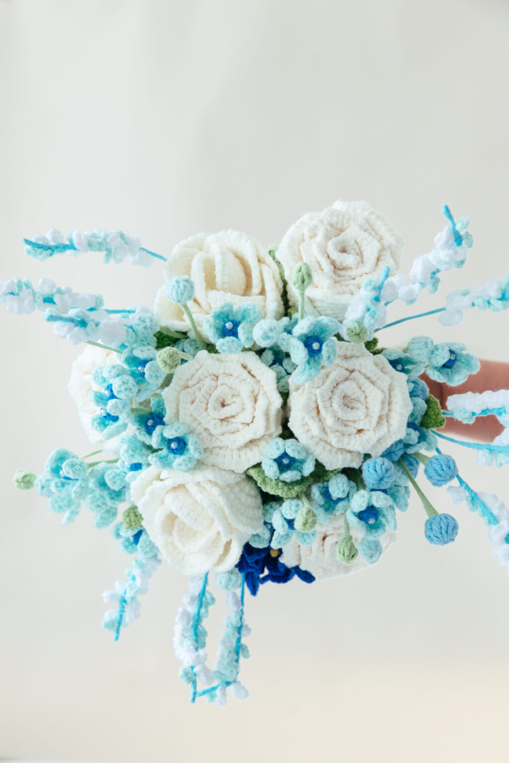 HOOKOK Bouquet - Blue and White Rose Wedding Bouquet (19 pieces) - Hookok
