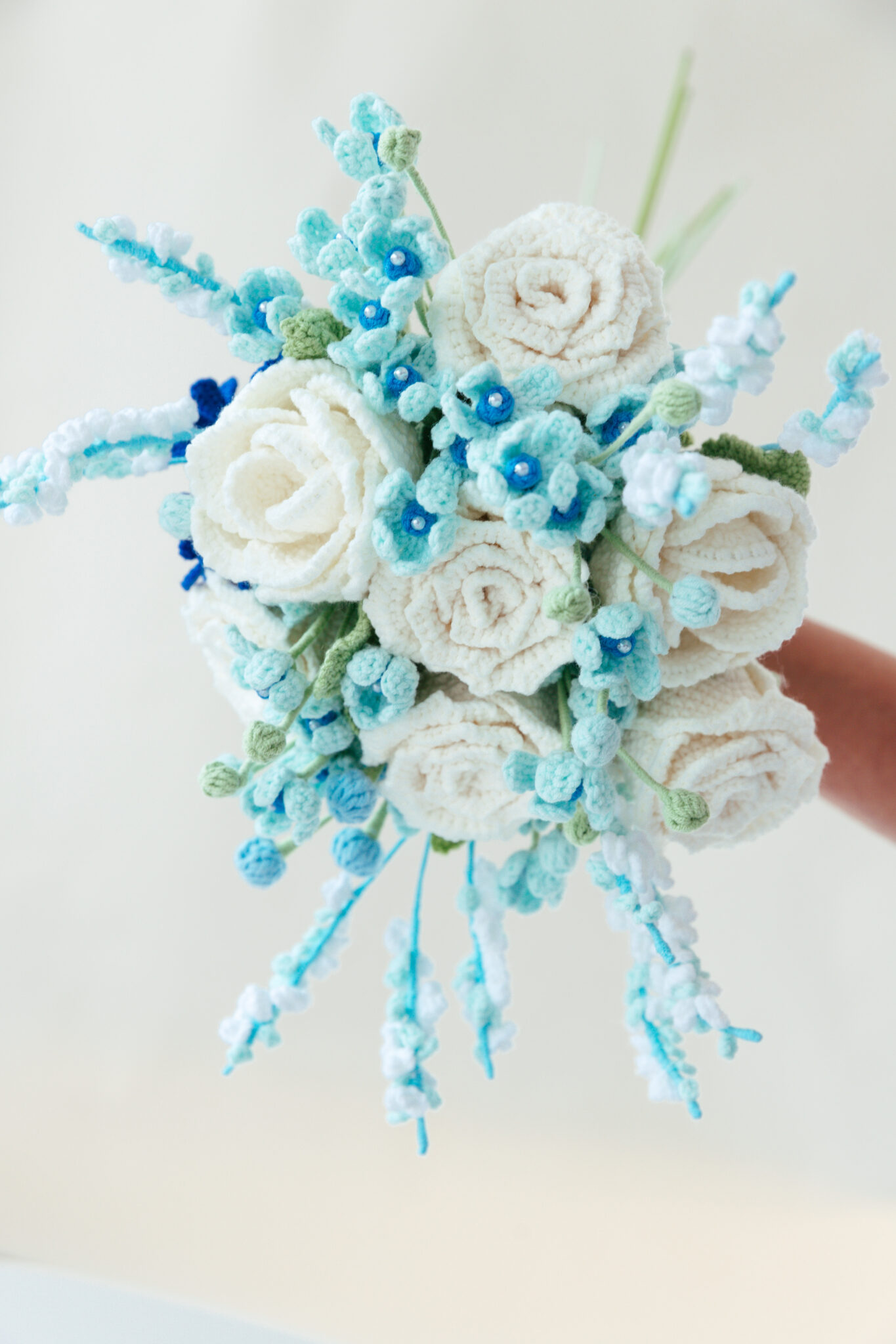 HOOKOK Bouquet - Blue and White Rose Wedding Bouquet (19 pieces) - Hookok